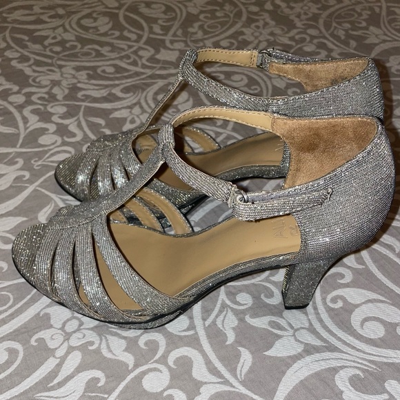 Naturalizer | Shoes | Gorgeous Naturalizer Sparkly Silver Color Sandals ...